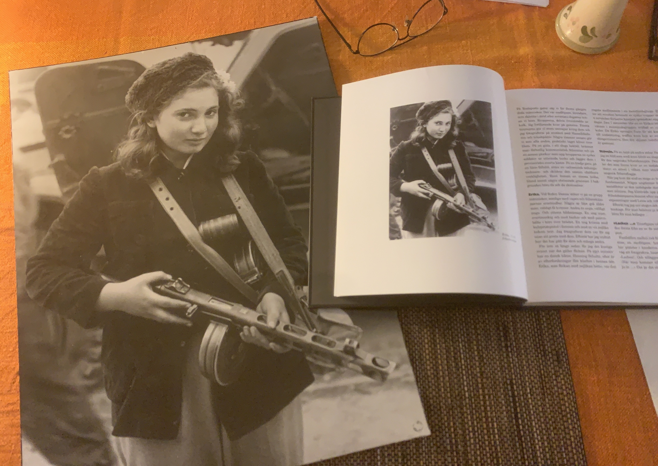 Straight 7228 // Anders Engman och en bild från Ungern 1956 - Fotosidan