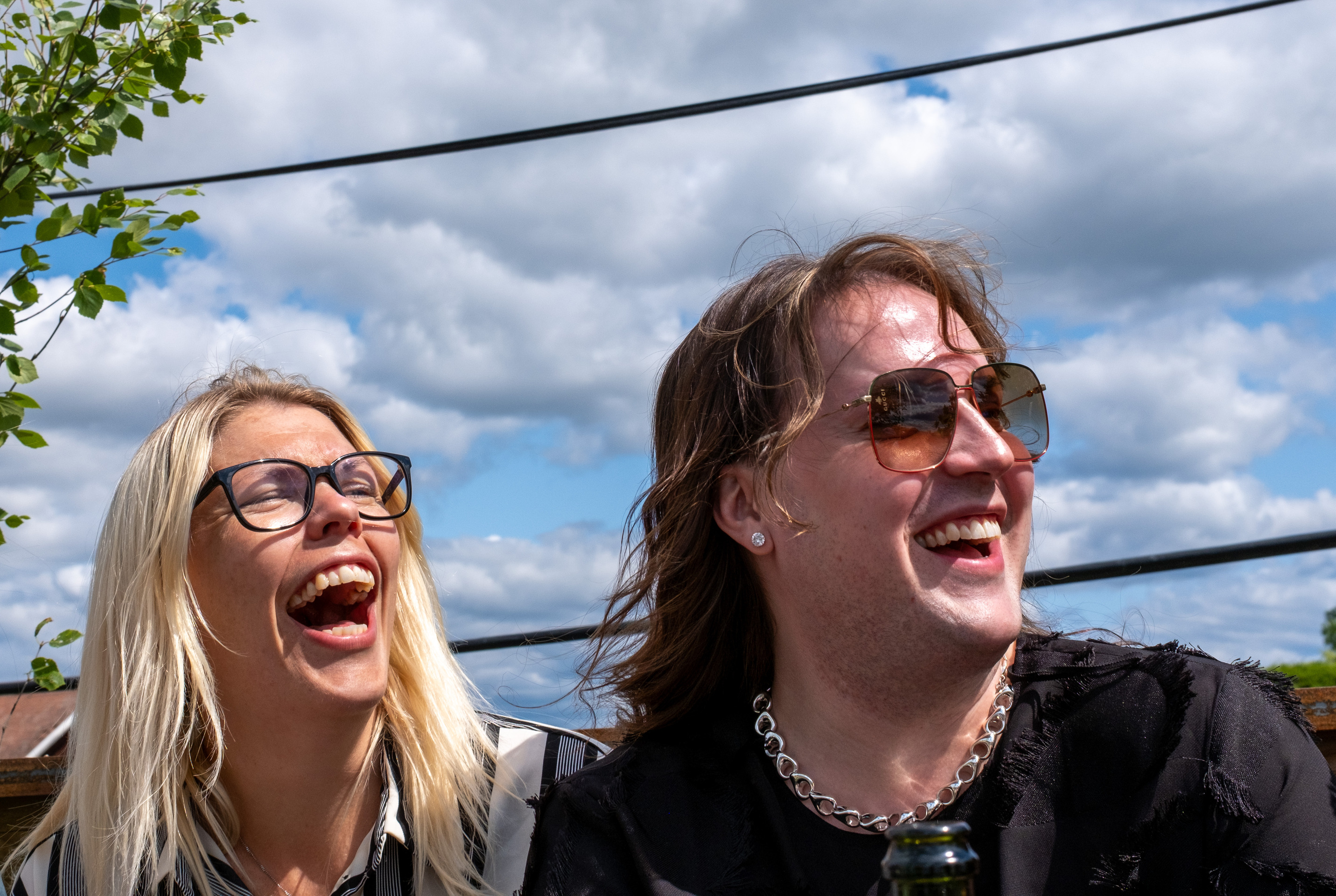 Midsommar i en traktorvagn - Fotosidan