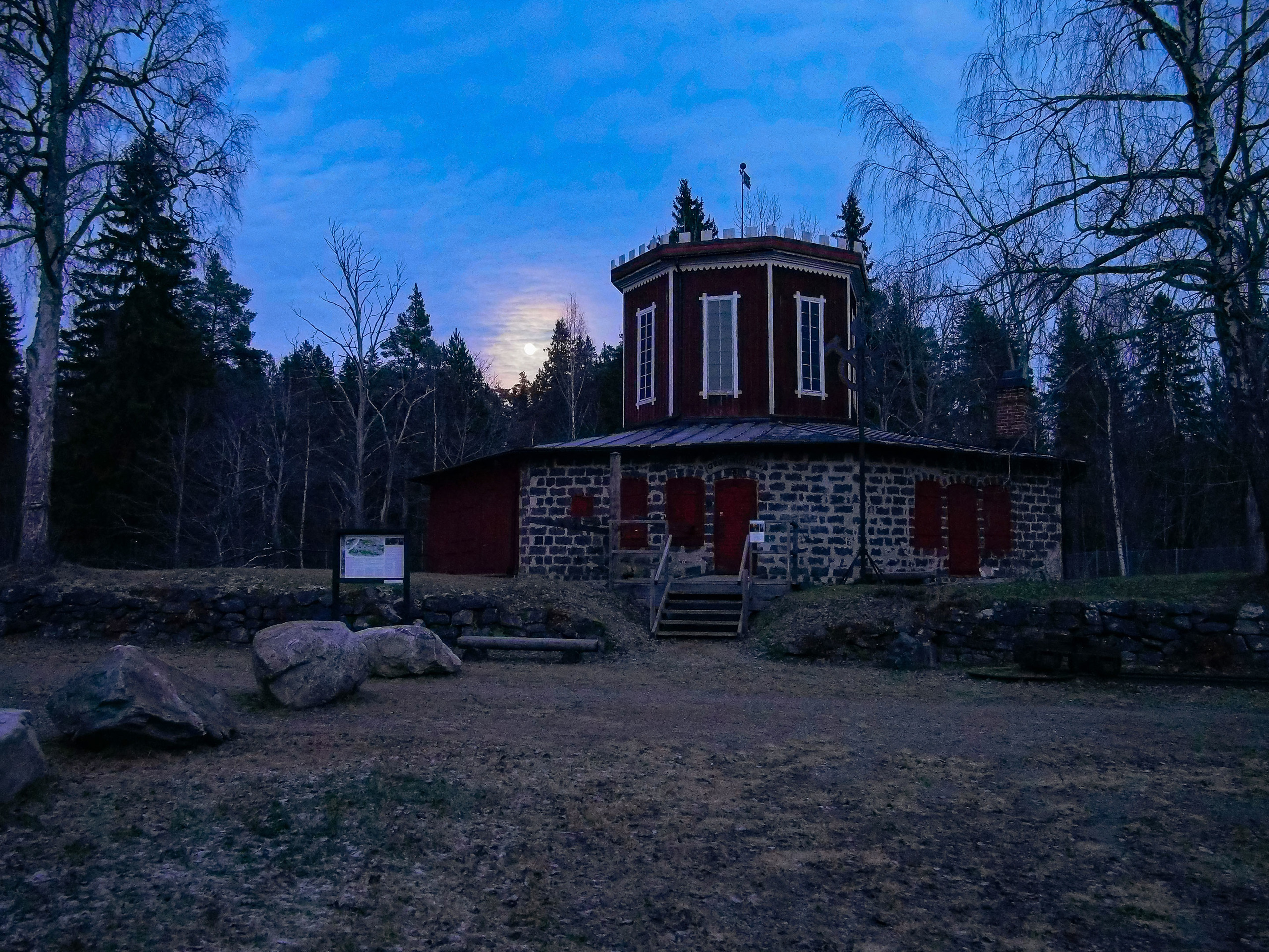 Månsken över gruvmuséet. - Fotosidan